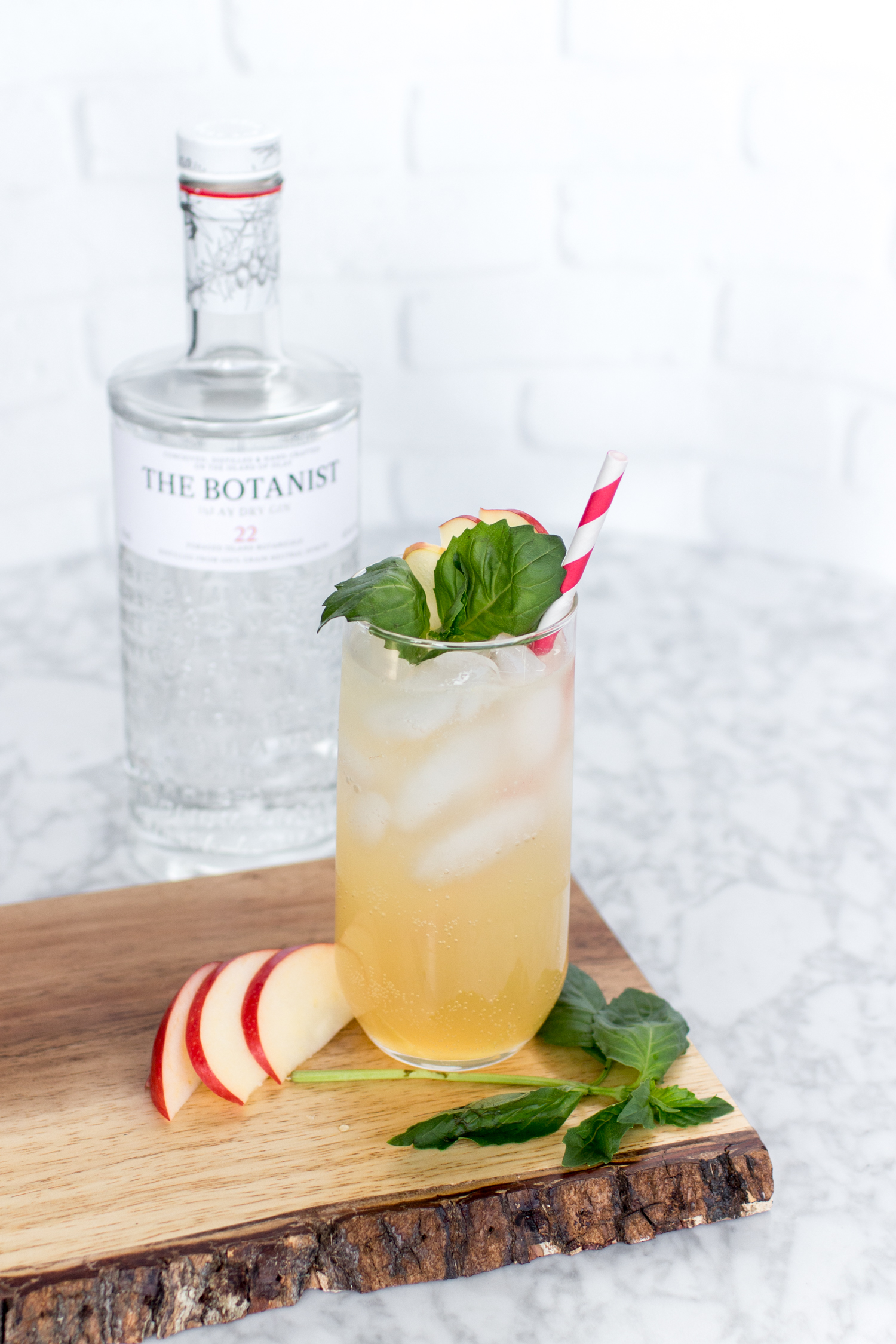 Two Holiday Gin Cocktail Recipes | The Botanist - Cultural Chromatics